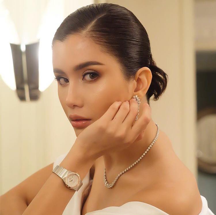 Mỹ nhân nóng bỏng Poo Praya Lundberg được bạn trai Tây cầu hôn với chiếc nhẫn kim cương 80.000 ...