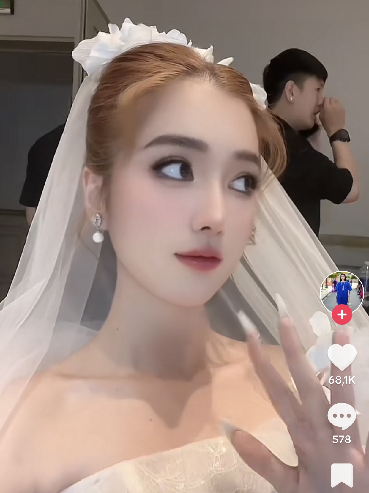 Lộng Lẫy Diện Váy Cưới Bạn Gái Hồ Quang Hiếu Bị So Sánh Với Bảo Anh