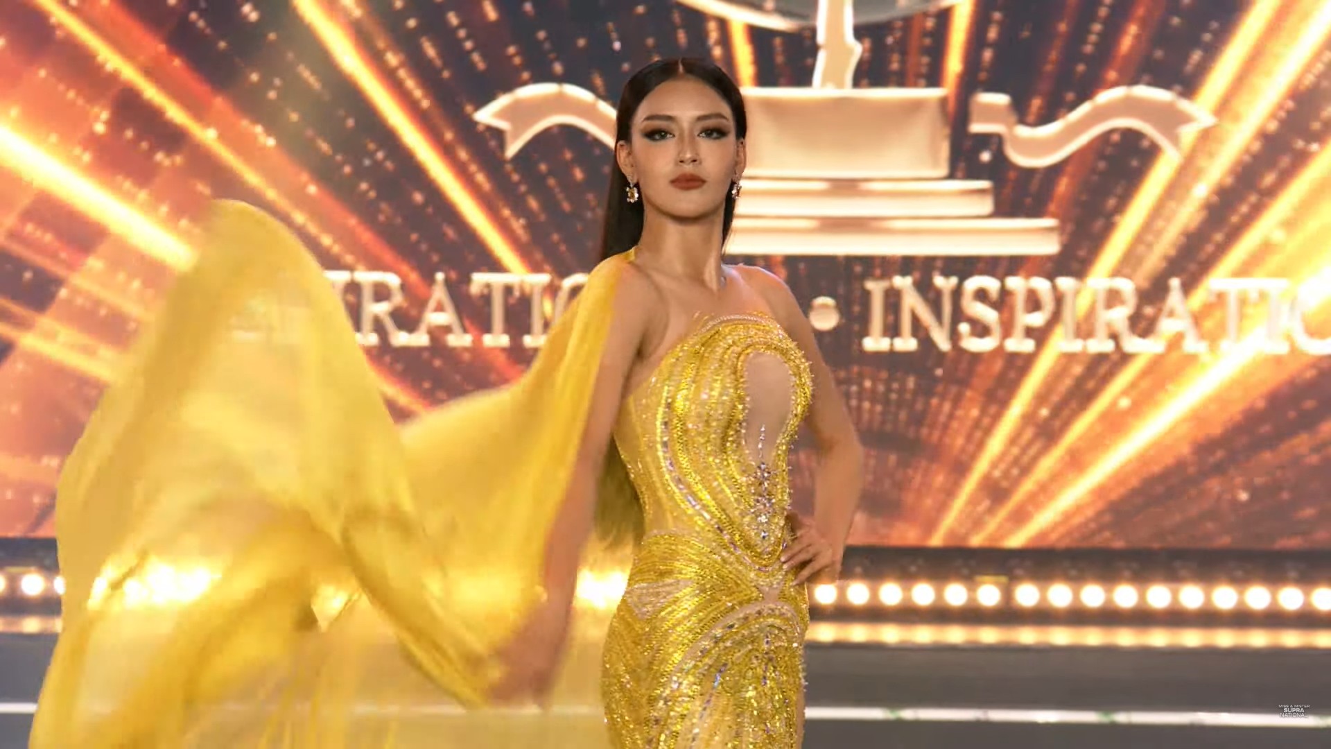 Đại diện Việt Nam khoe body hút mắt tại bán kết Miss Supranational ...