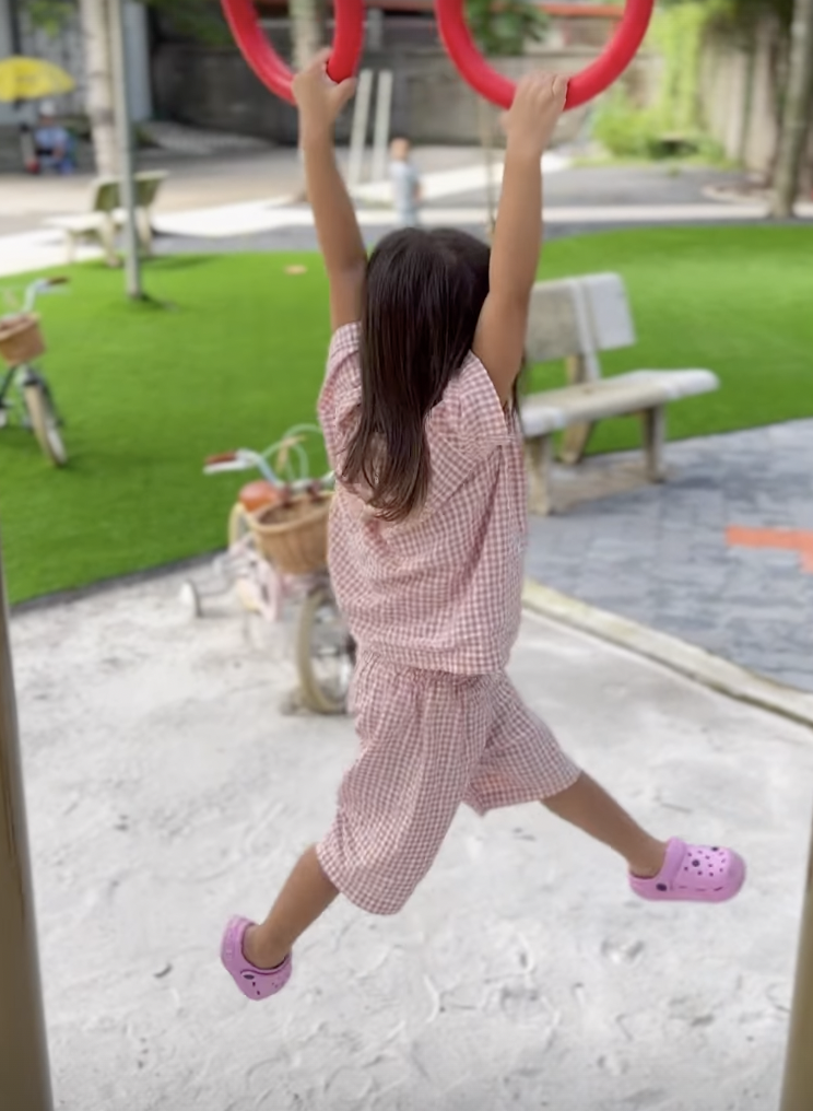 Cuối tuần của nhà Hồ Ngọc Hà: Kim Lý hoá bố bỉm, vóc dáng Leon - Lisa ...