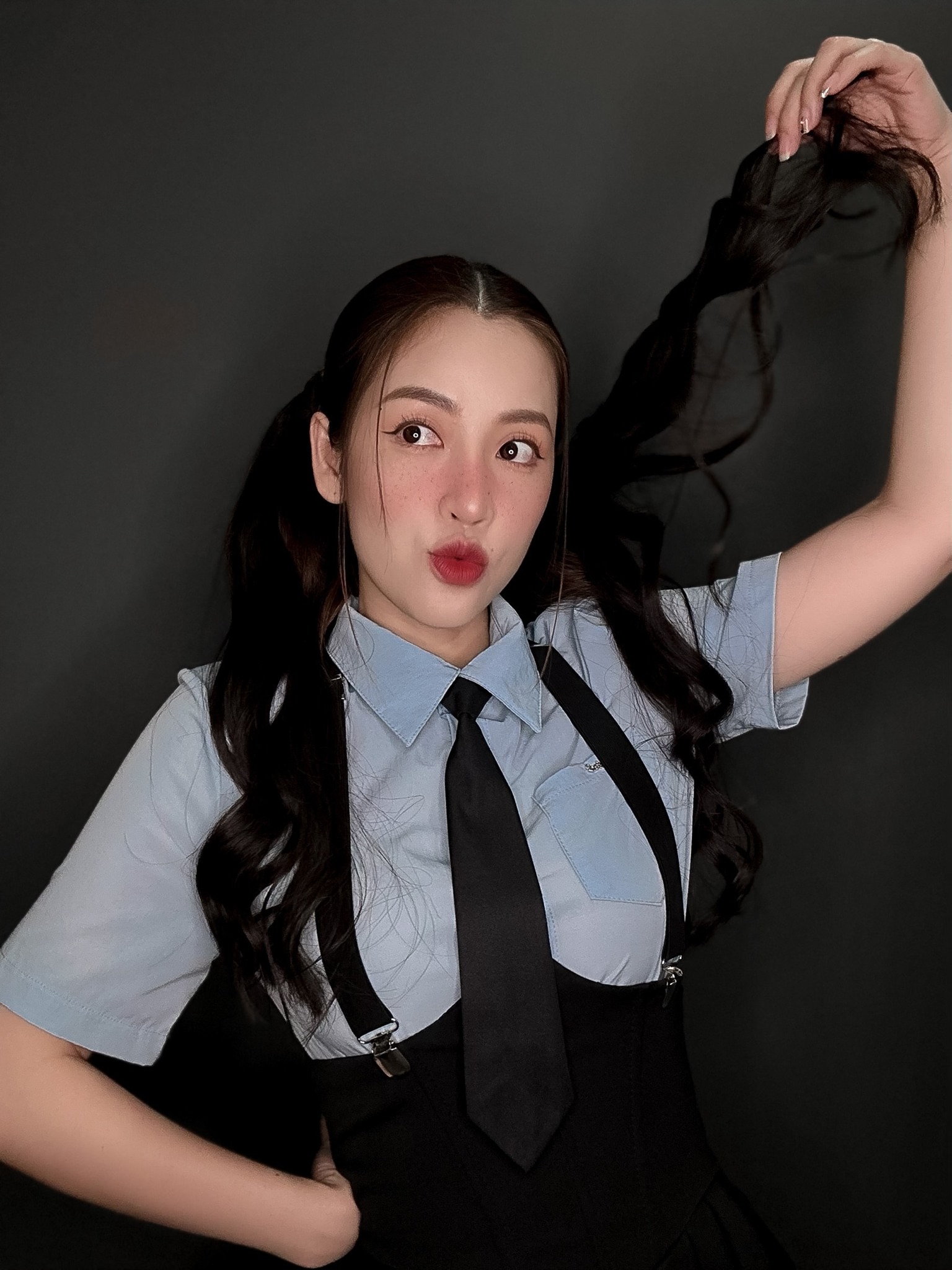 Phong cách thời trang vừa gợi cảm lại 'hack tuổi' của Puka - Saostar.vn