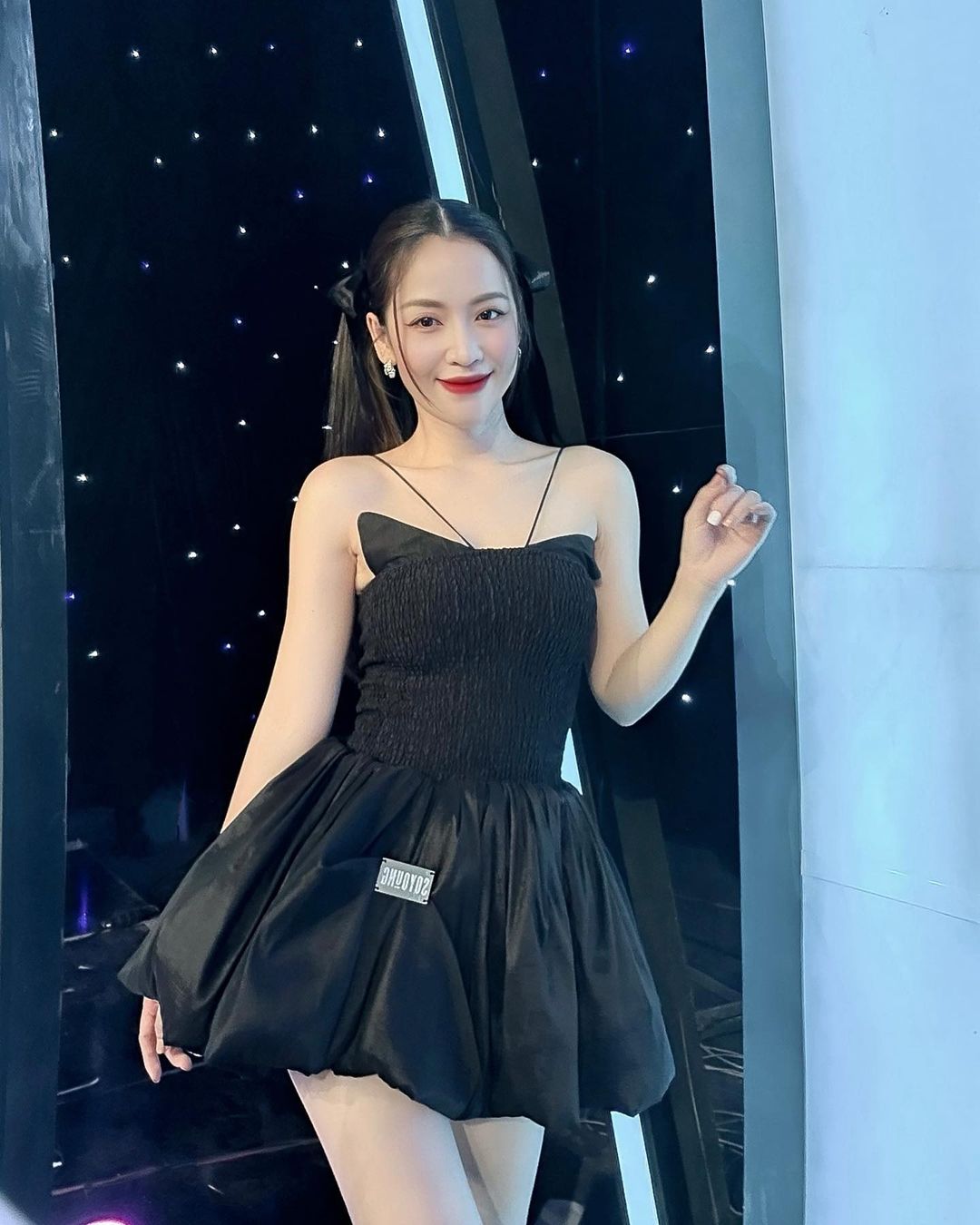 Phong cách thời trang vừa gợi cảm lại 'hack tuổi' của Puka - Saostar.vn