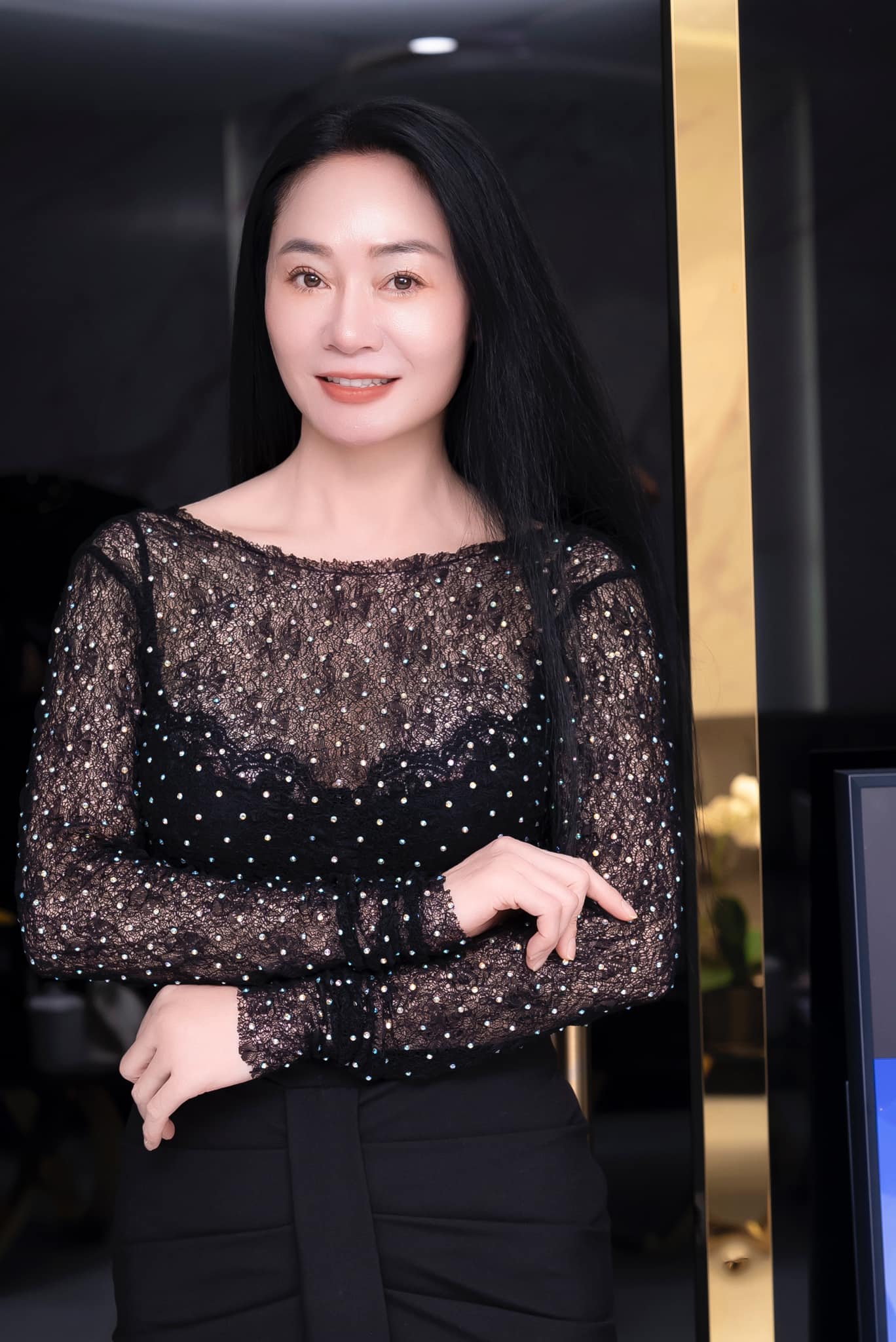 Bật ngửa trước nhan sắc mẹ chồng Phương Oanh sau khi can thiệp thẩm mỹ - Saostar.vn