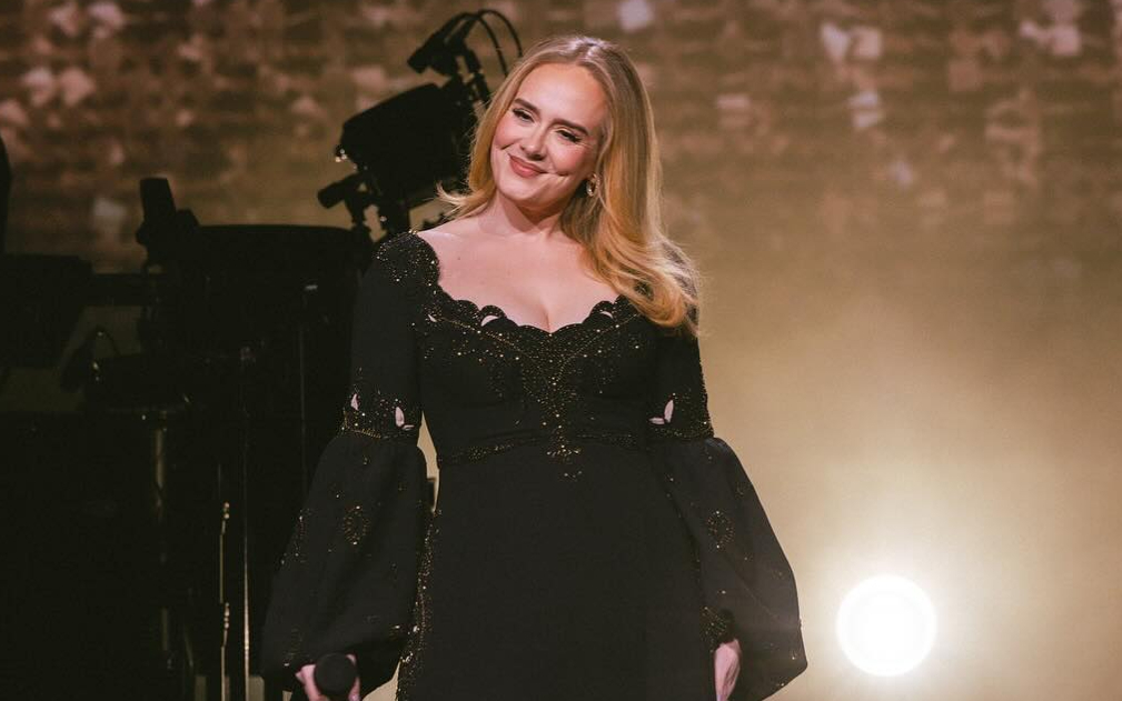Adele: Không biết khi nào tôi muốn lên sân khấu lần nữa - Saostar.vn