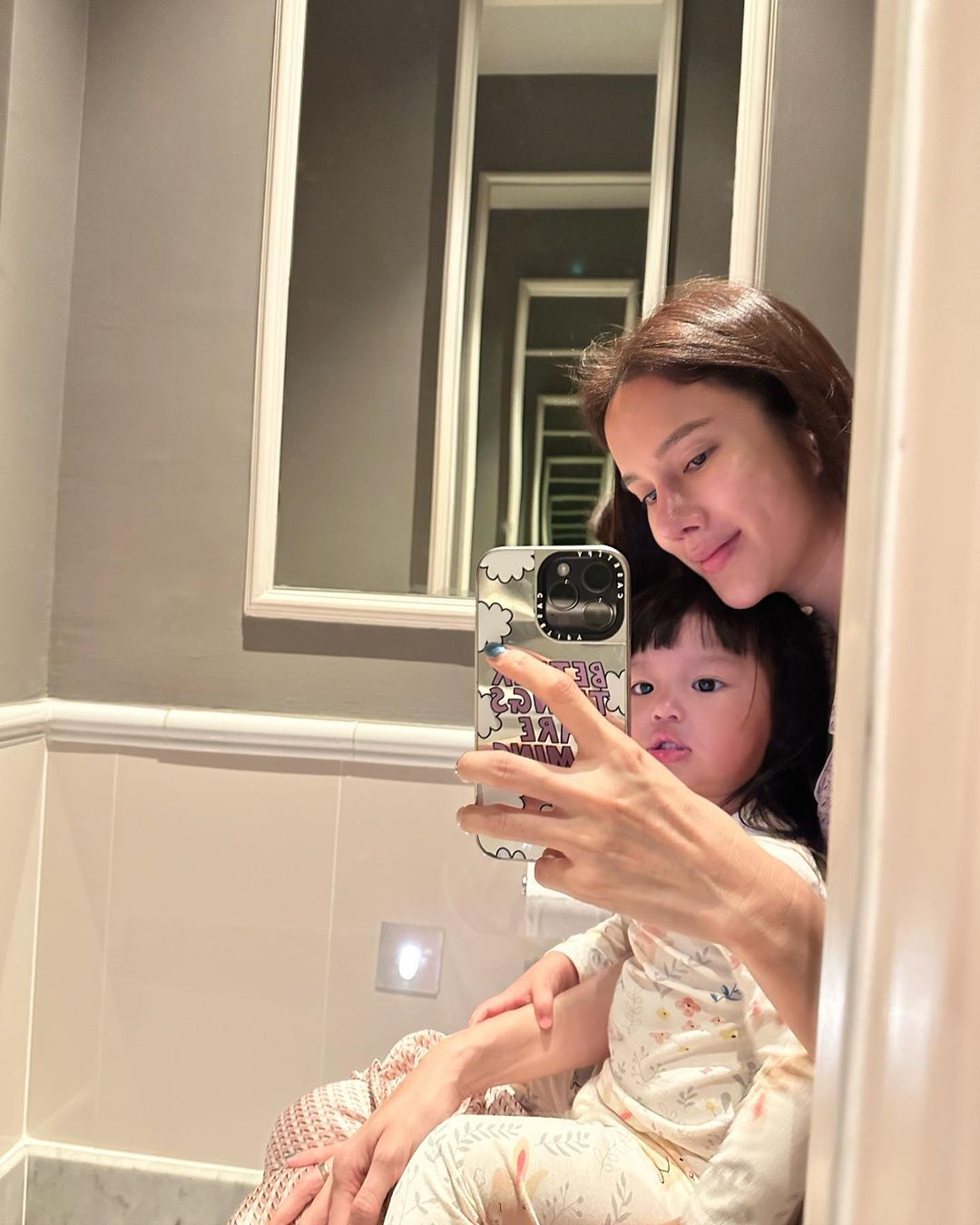 Cặp sao hạng A xác nhận ly hôn sau 2 năm cưới, sinh con - Saostar.vn