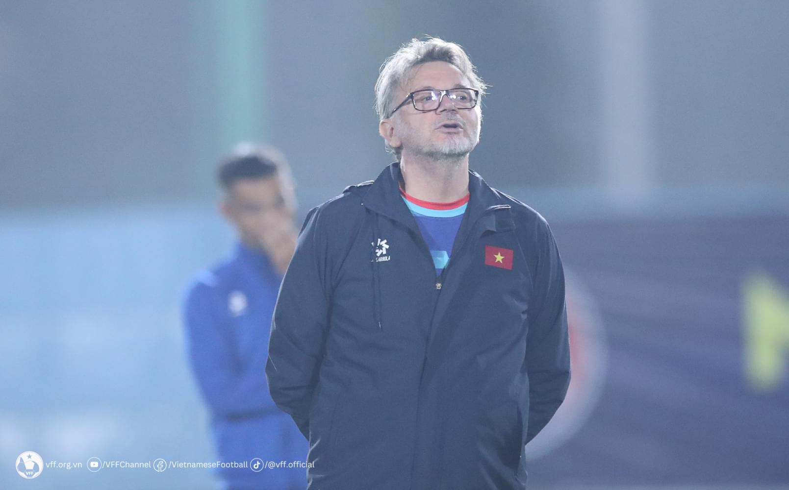 HLV Troussier không từ chức: VFF sa thải phải tốn nhiều tiền! - Saostar.vn