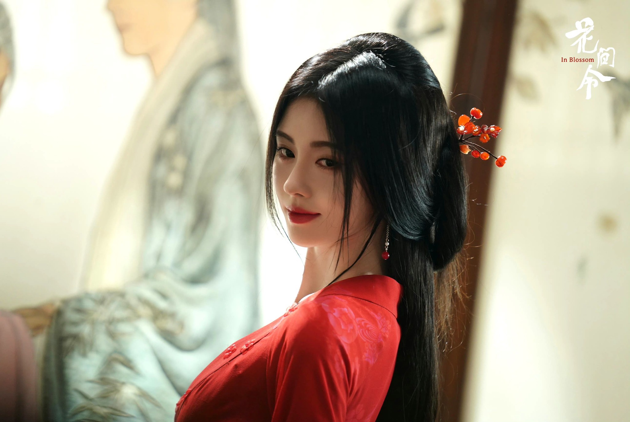 Bạch Lộc đụng tạo hình với Cúc Tịnh Y: 'Đối thủ trời chọn' ai đẹp hơn?