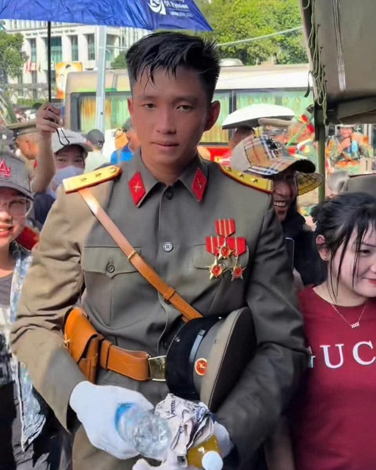 Loạt khoảnh khắc của chiến sĩ Lê Hoàng Hiệp tiếp tục 'gây bão' - Saostar.vn