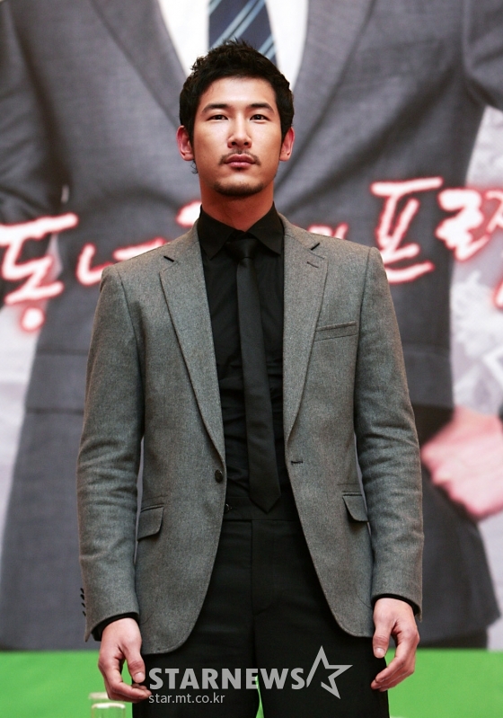 Tưởng niệm 12 năm Lee Eon qua đời: SNSD, Goo Hye Sun ngậm ngùi - Saostar.vn