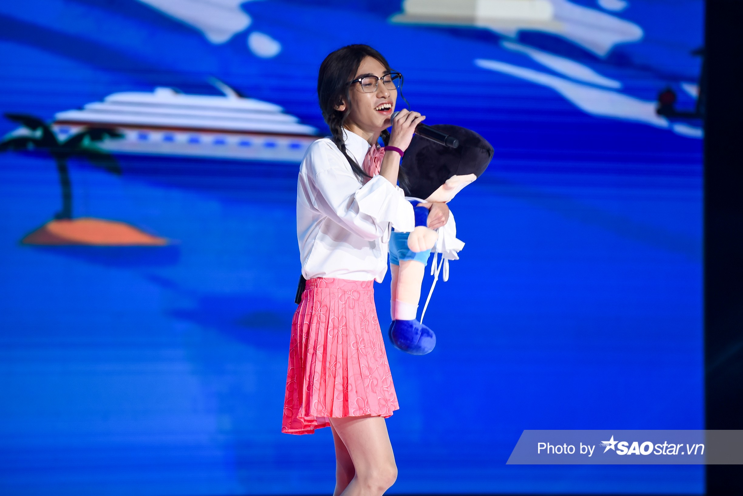 Chị cả và Đức Phúc tình bể bình làm mới hit Hơn cả yêu - Saostar.vn