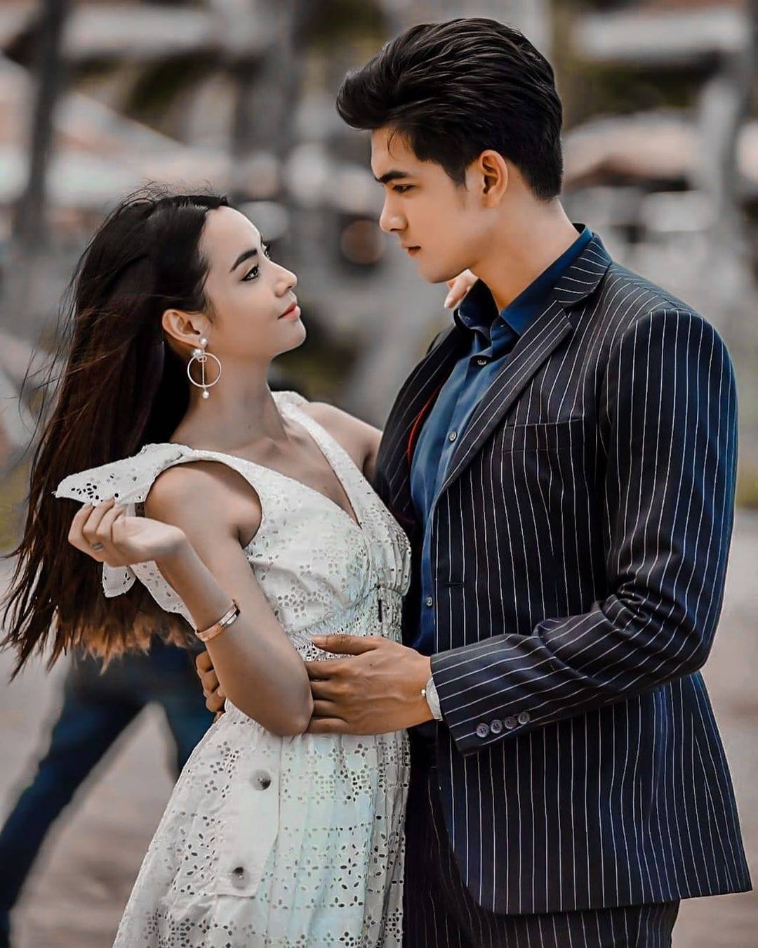 Kem Hussawee và Mookda Narinrak thử trang phục phù hợp cho phim mới ...