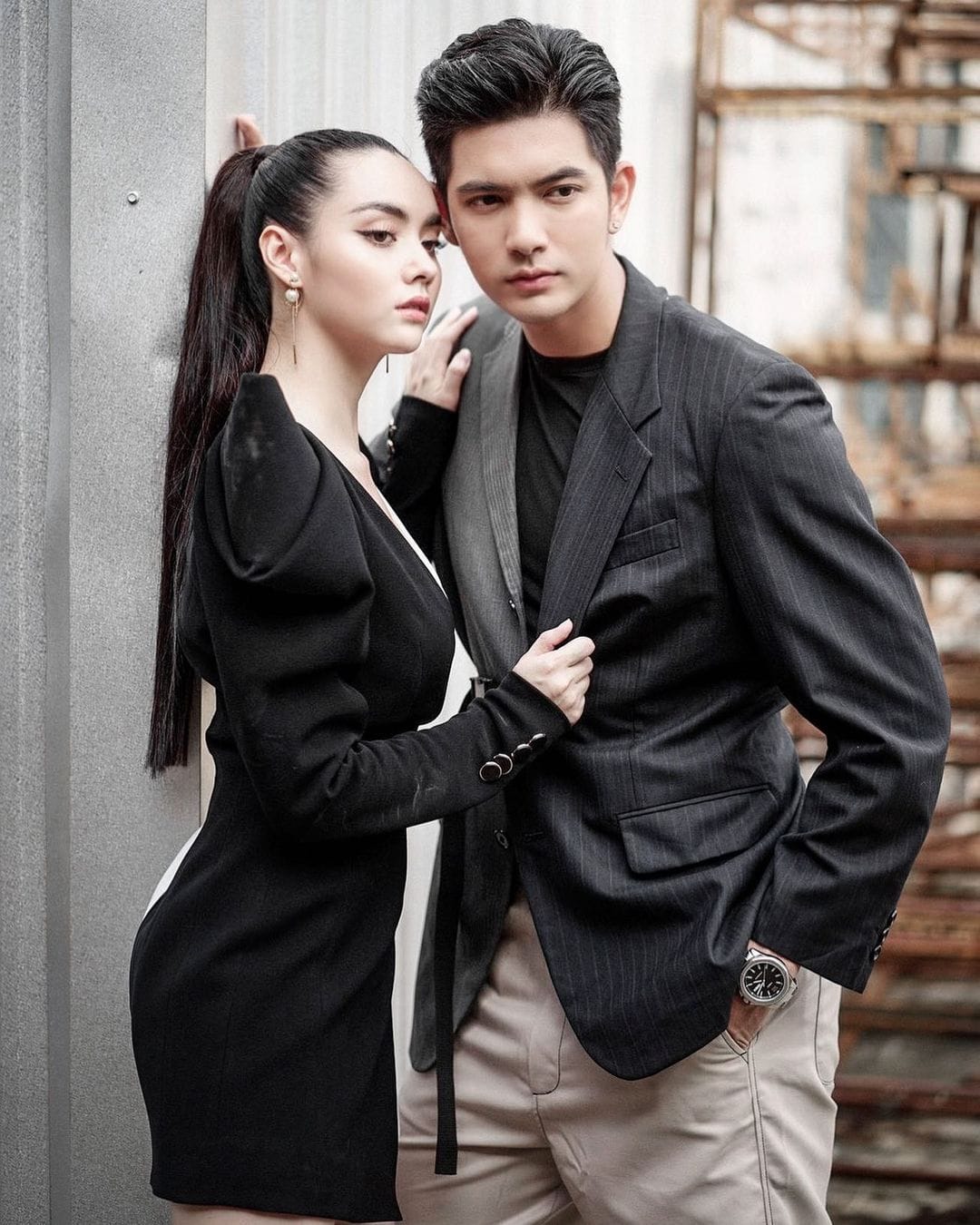 Kem Hussawee và Mookda Narinrak thử trang phục phù hợp cho phim mới ...