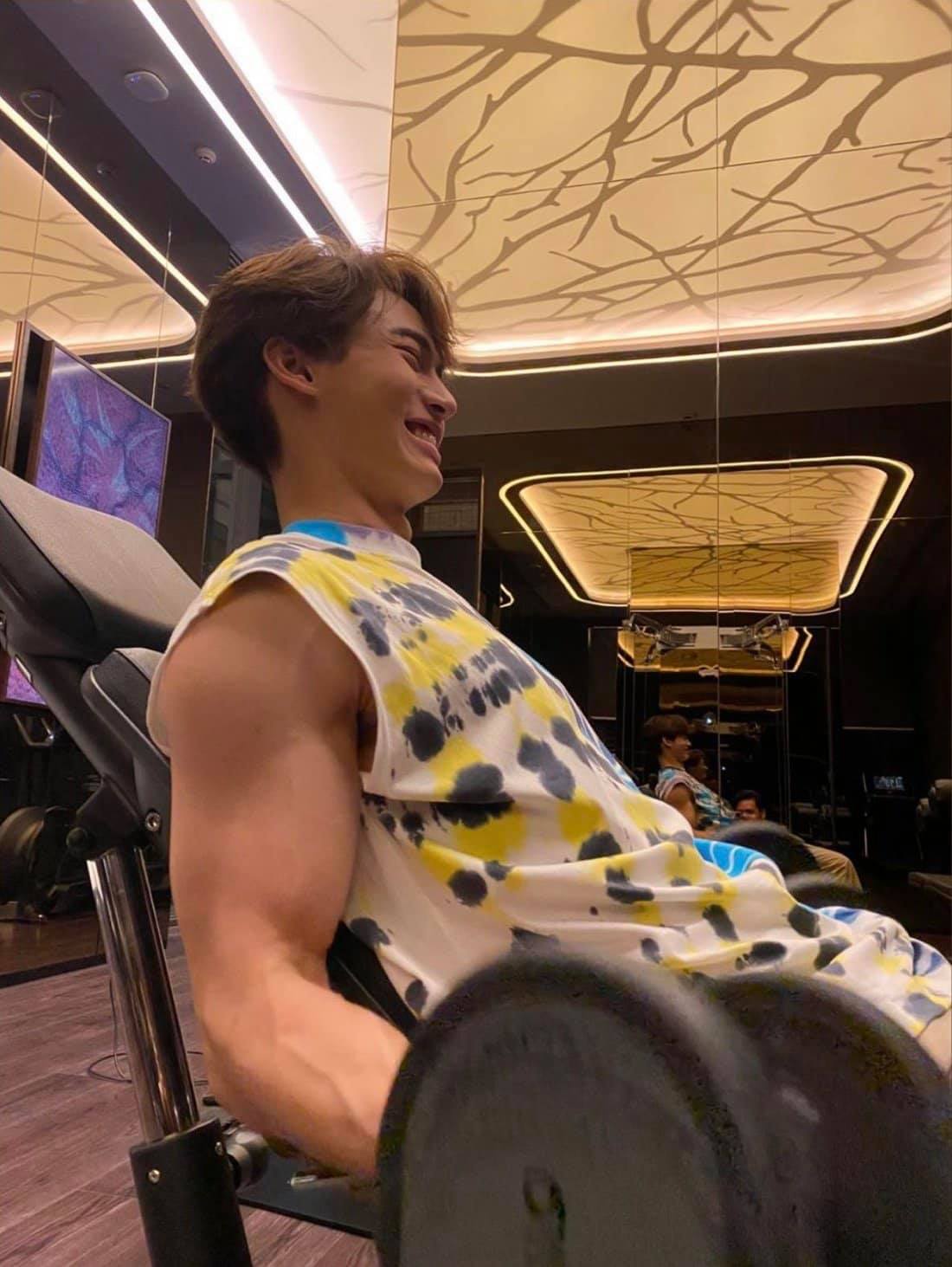 Bright Win tiết lộ trong phim mới có nhiều cảnh khoe body 6 múi ...