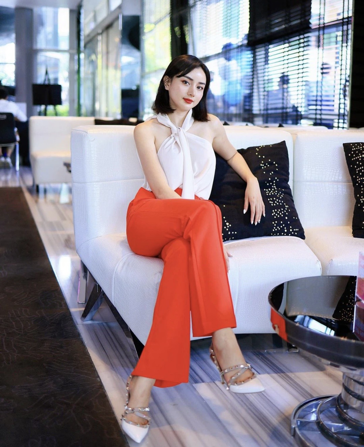 Lấy chồng đại gia Thái Lan siêu giàu nhưng Angela Chu chia sẻ sốc