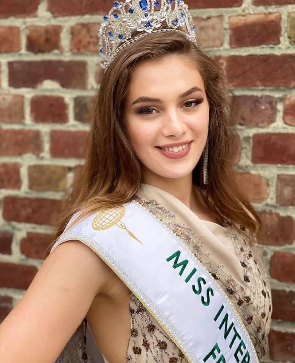 Nhan sắc mĩ miều của đại diện Pháp tại Miss International 2021