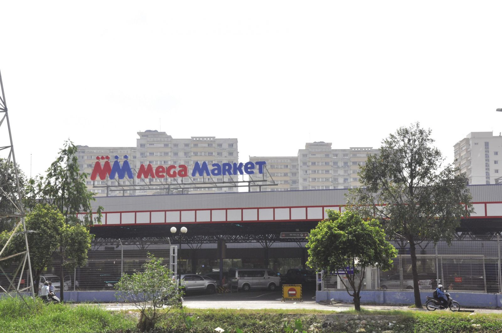 Siêu thị Mega Market An Phú tạm đóng cửa - Saostar.vn