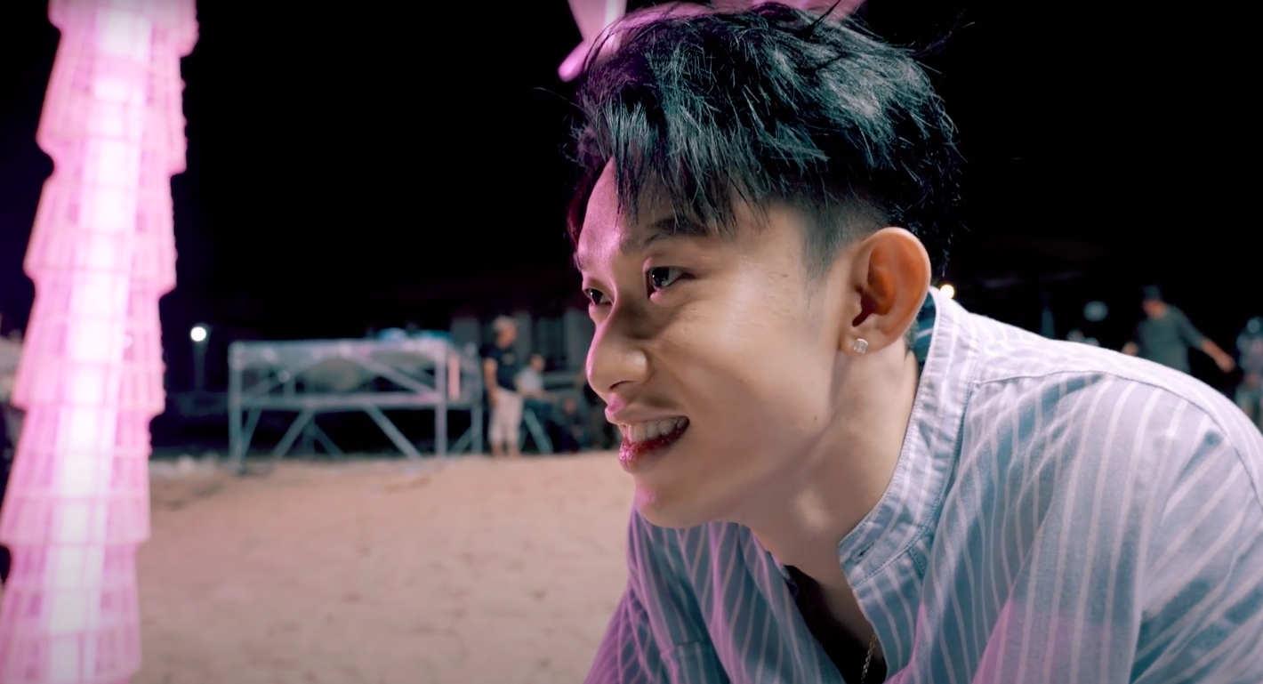 Hải Tú đã xuất hiện tại hậu trường MV của Kay Trần, đến cổ vũ Sơn Tùng ...