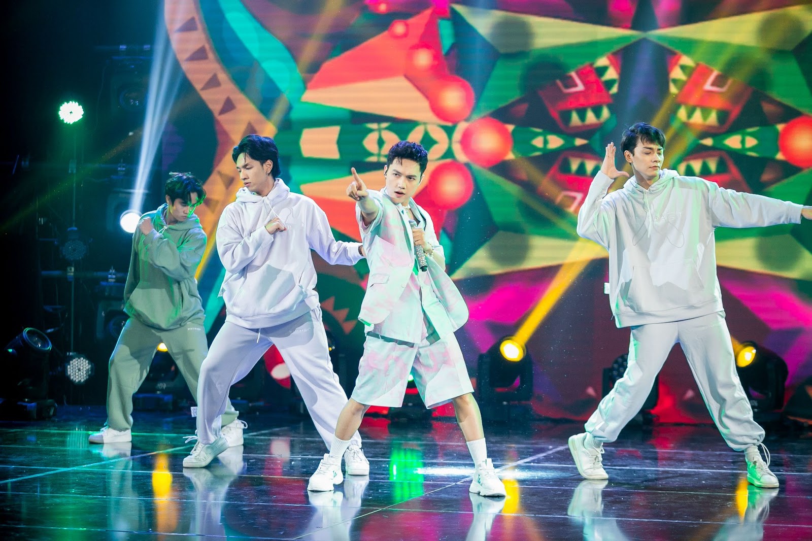 HOT! Vừa công khai “người ấy”, JSol bất ngờ hát về sự độc thân - Saostar.vn