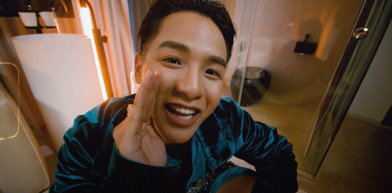 Weeza lần đầu hát nhạc phim với MV Sugar Mommy - Saostar.vn