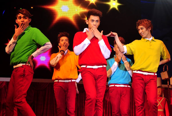 Mừng sinh nhật 365, Isaac tung loạt ảnh quá khứ thời còn 'non và xanh ...