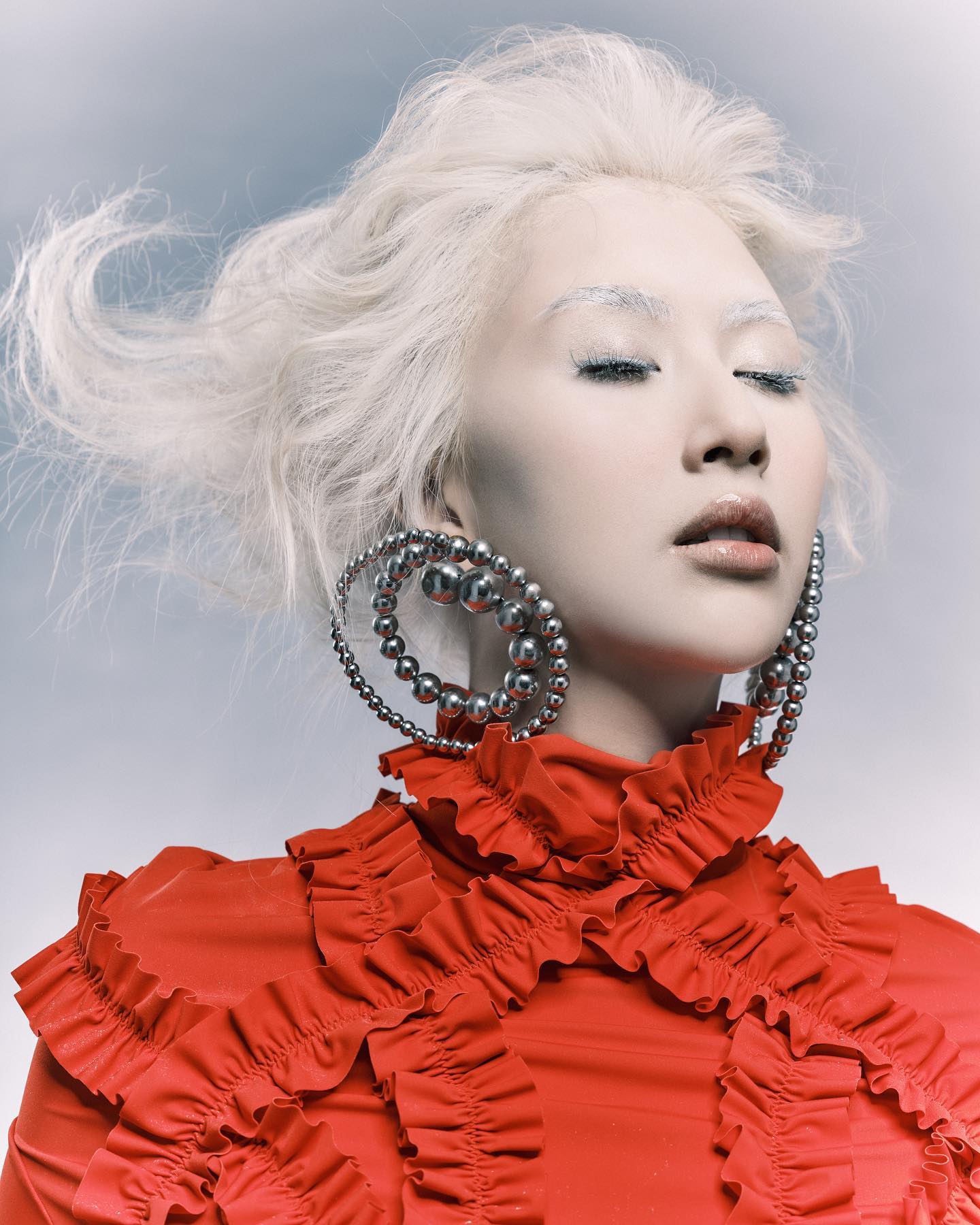 Bộ ảnh mới của Quỳnh Anh Shyn được lấy ý tưởng từ người bạch tạng ...