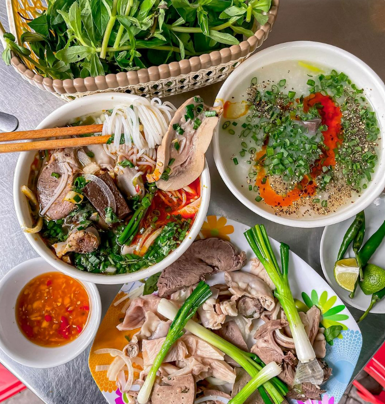 Bún lòng - món ăn ''gây nghiện'' từ những hương vị đầu tiên - Saostar.vn