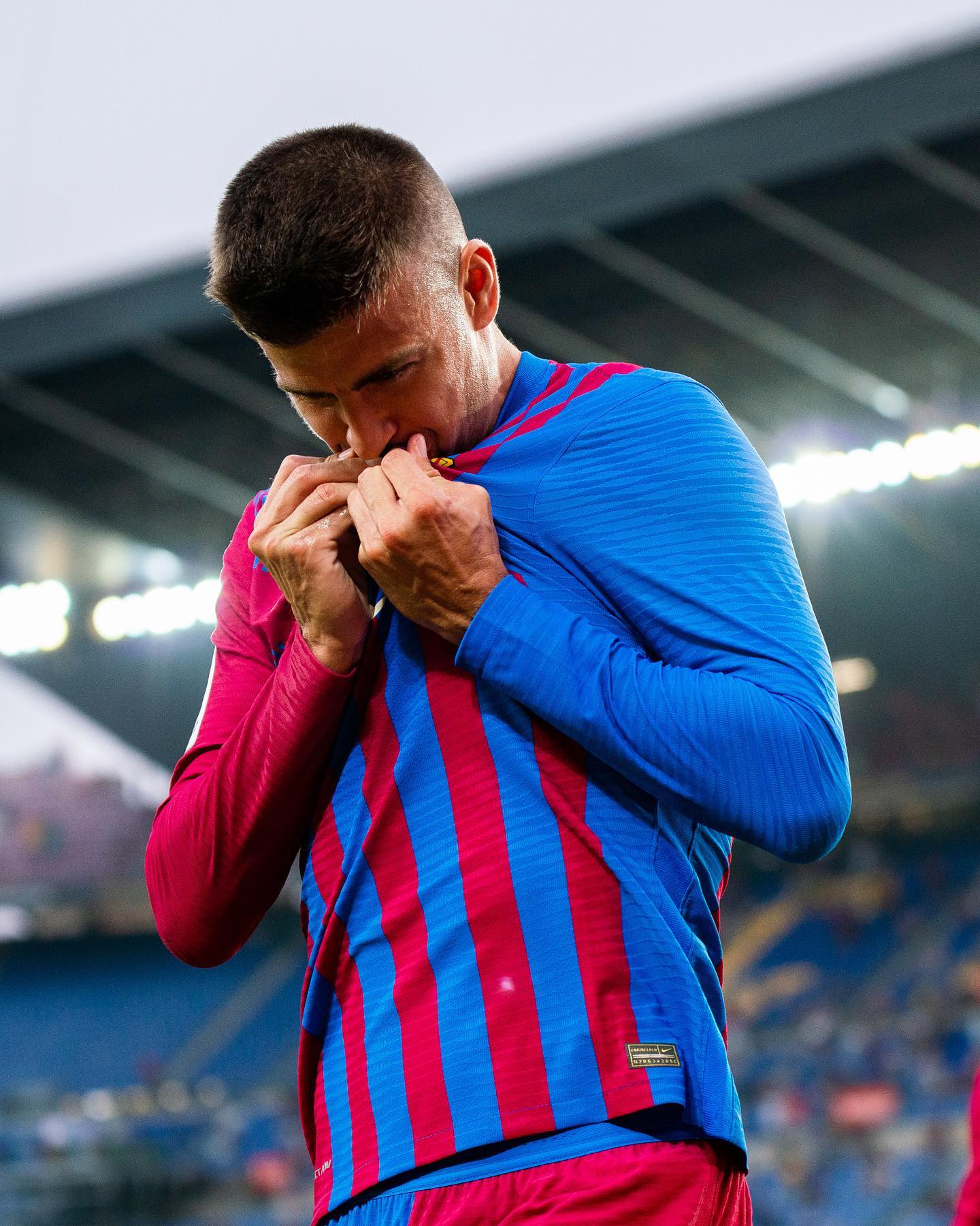 Gerard Pique giải nghệ - Saostar.vn