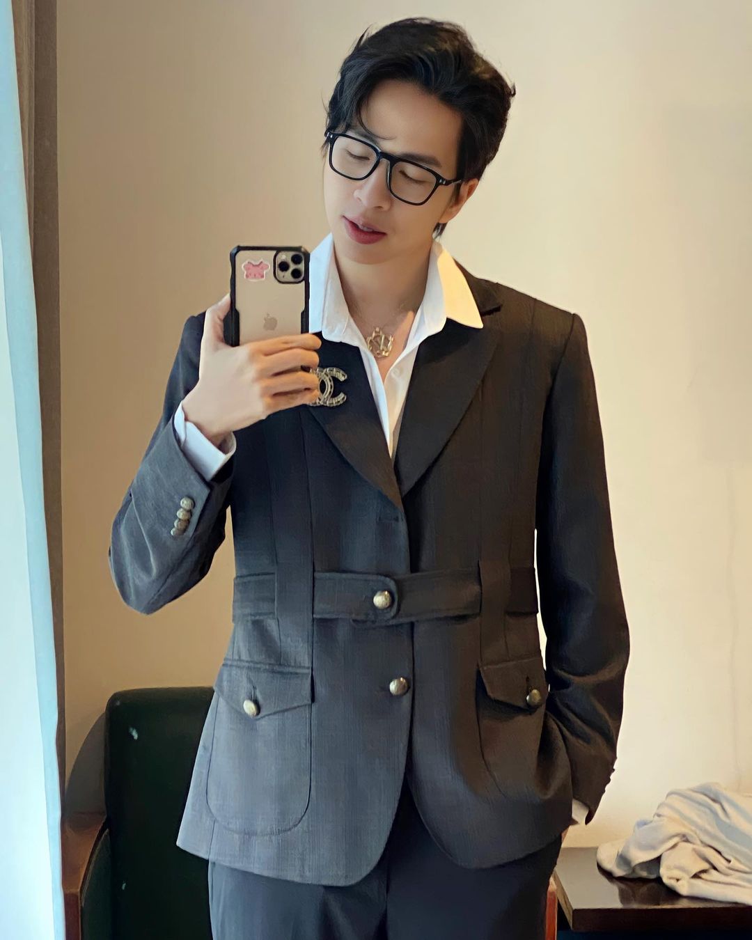 Phong cách thời trang như 'tổng tài ngôn tình' của streamer ViruSs