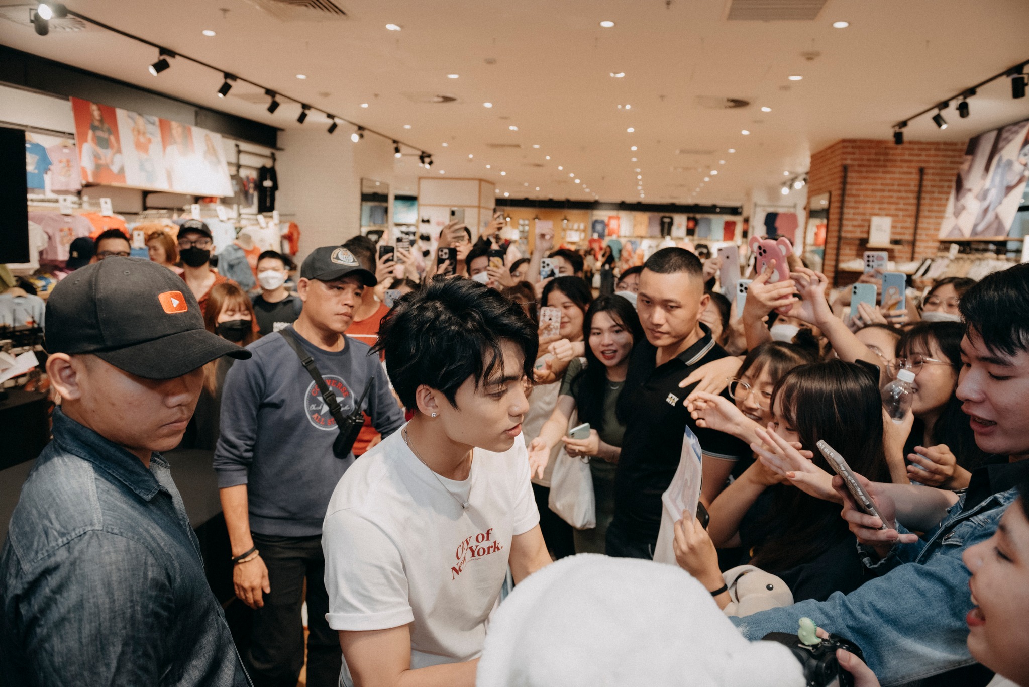 Debut gần nửa năm, MONO vẫn chưa đặt được tên FC - Saostar.vn