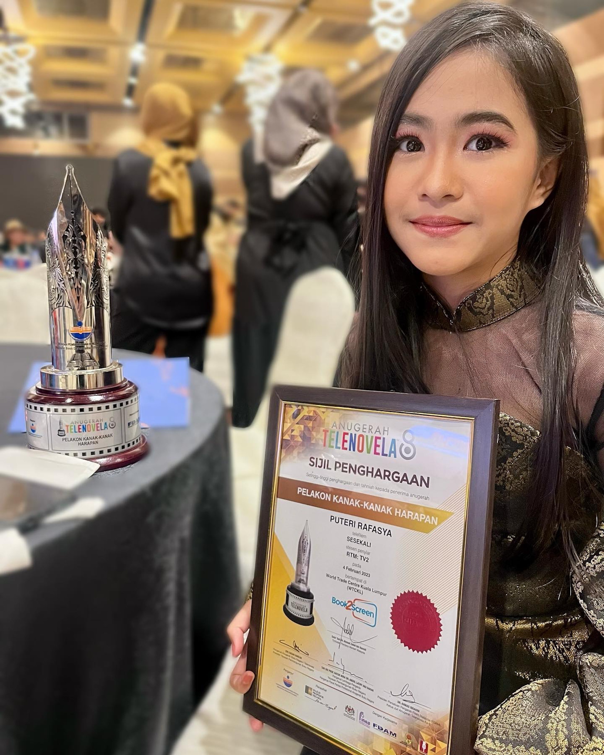 Một sao nhí 12 tuổi bị liệt nửa người sau tai nạn ở phim trường ...