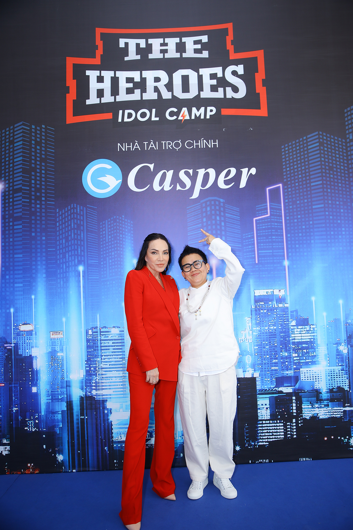 Rapper Pháo 'khóa môi' khách mời trên sân khấu The Heroes - Saostar.vn