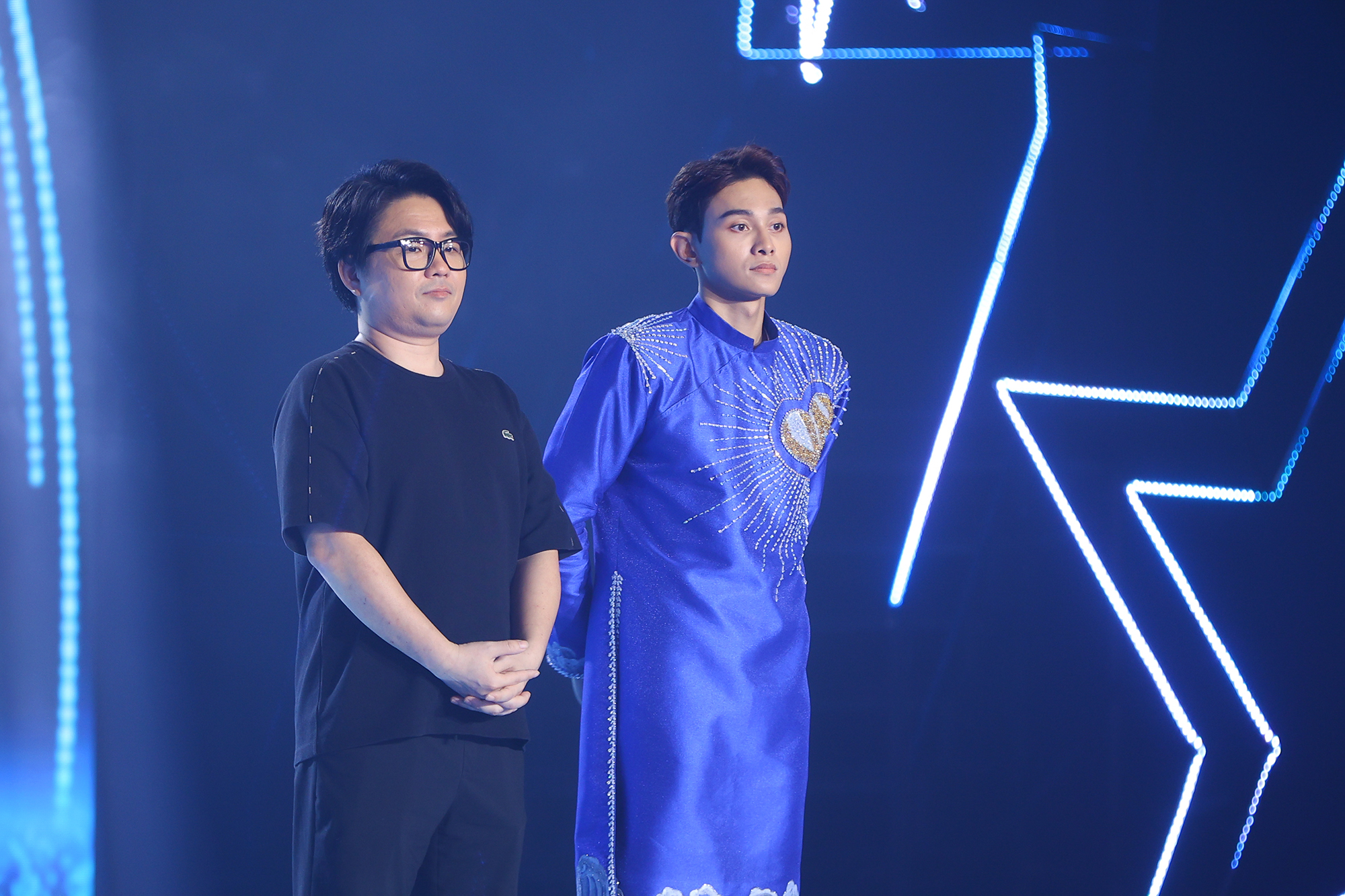 Rapper Pháo 'khóa môi' khách mời trên sân khấu The Heroes - Saostar.vn