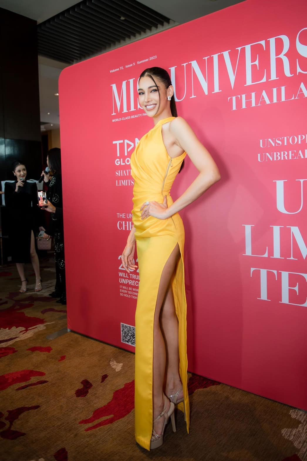 Ông Nawat lại bị 'chọc tức' vì Miss Universe Thailand - Saostar.vn