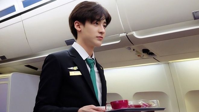 Khám phá vẻ đẹp chuẩn 'soái ca' của các nam tiếp viên hàng không ...
