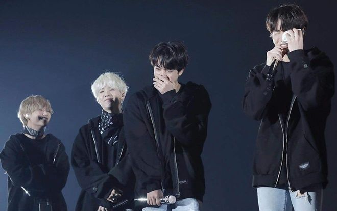 Hài hước như mấy ông anh BTS: Mình khóc thì không sao, đến lượt 'út ...
