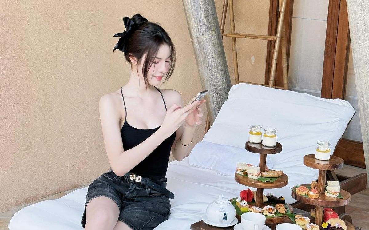 Một Á hậu đăng ảnh bê bết 'siro' - Saostar.vn