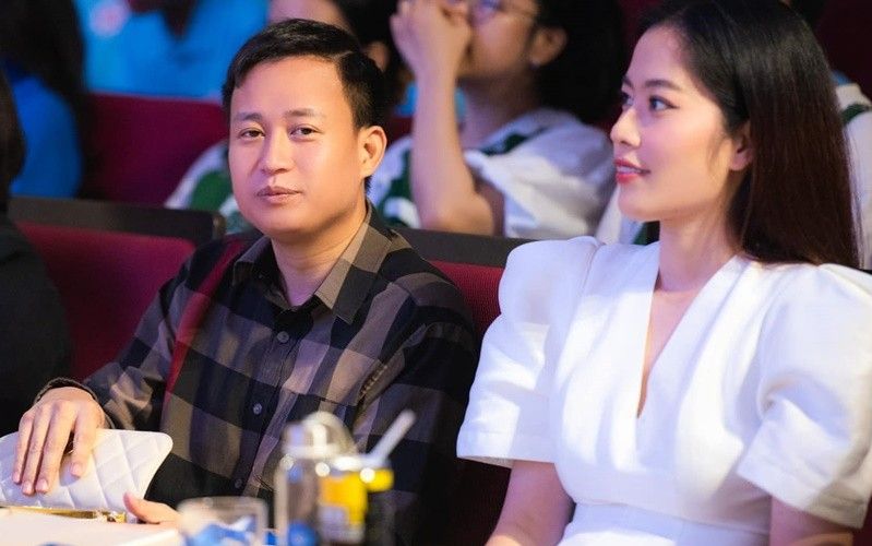 Bạn trai Nam Em ra dáng sếp lớn - Saostar.vn