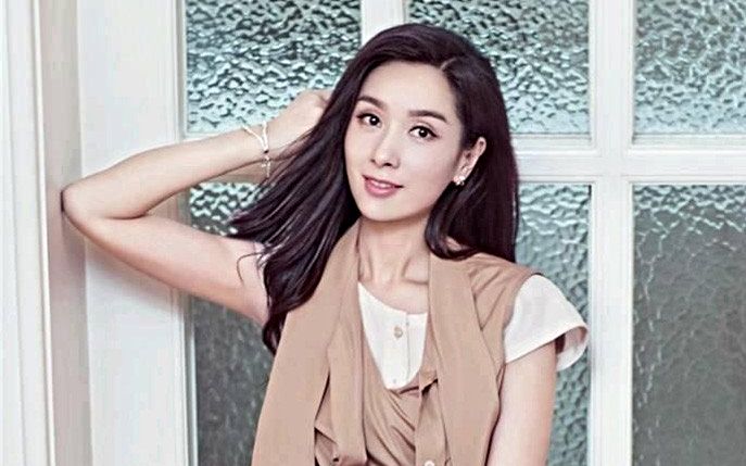 Hoa hậu yêu đại gia, được tặng quà hơn nửa tỷ đồng lại rơi cảnh bẽ mặt - Saostar.vn