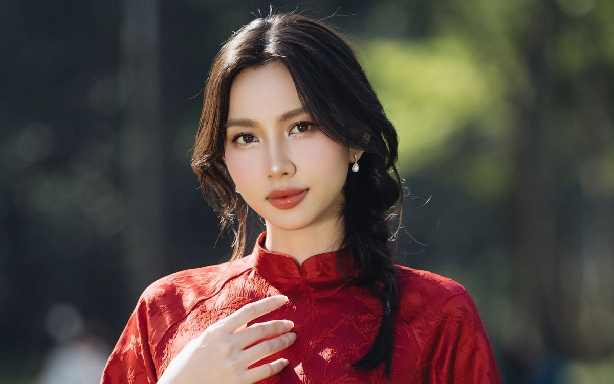 Đồng hồ 7 triệu của Nguyễn Thúc Thùy Tiên - Saostar.vn