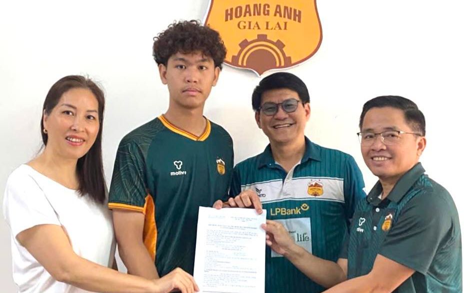 Bầu Đức ký hợp đồng với ngôi sao Việt kiều Thái Lan cao 1m87 - Saostar.vn