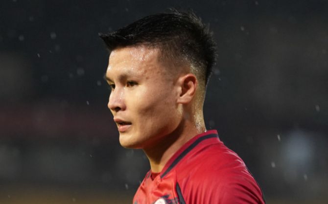 Khi Viktor Lê thách thức Quang Hải - Saostar.vn