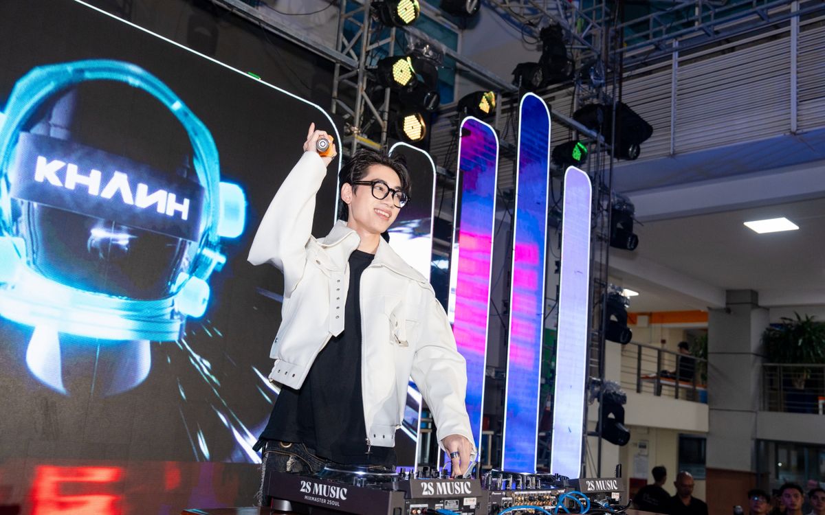 Khánh (K-ICM), rapper VSOUL khuấy đảo đêm nhạc Sóng 2025 tại HUTECH ...