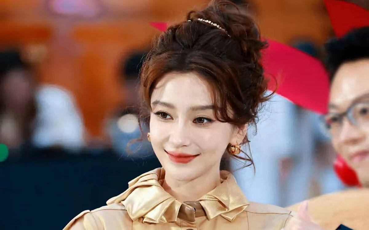 Clip Angelababy mím môi, kìm nén nước mắt khiến fan bàn tán - Saostar.vn