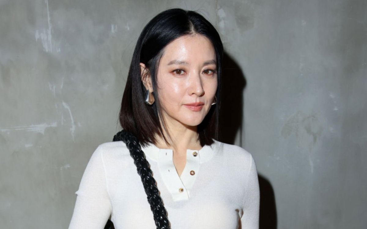 Bí quyết giúp Lee Young Ae giữ nhan sắc căng tràn ở tuổi 54 - Saostar.vn