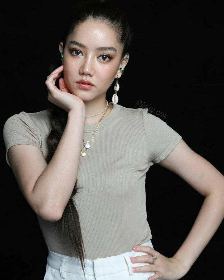 Tono Pakin lần đầu tiên đóng cặp cùng Richy Oranate