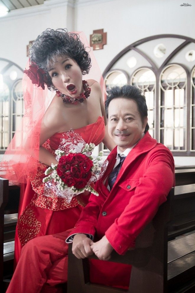 Danh hài Thúy Nga được Bảo Chung rước dâu bằng mô tô khủng