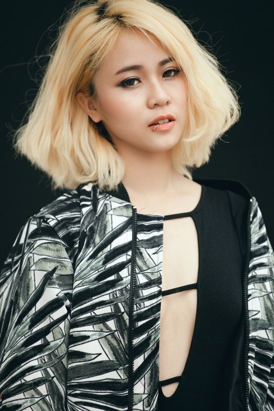 14/7: Hot girl MisThy chỉ cách diện áo xẻ sâu, khoe vòng một sexy hút mắt