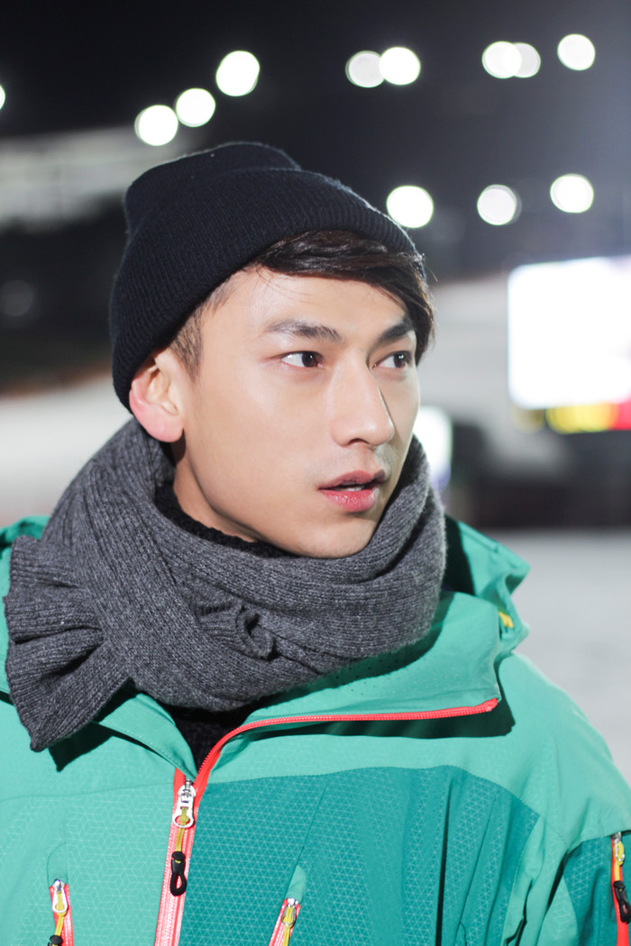 Isaac 'đẹp không góc chết', nhiều ngày thức trắng đêm để quay cảnh lãng ...