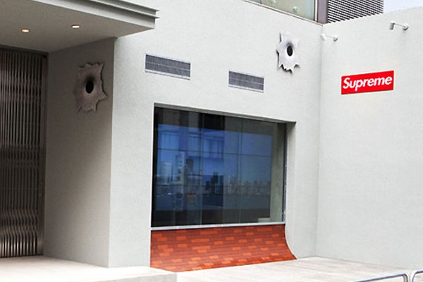Ừ thì mặc đồ Supreme đấy, nhưng bạn đã biết cửa hàng của 'lão đại đường ...