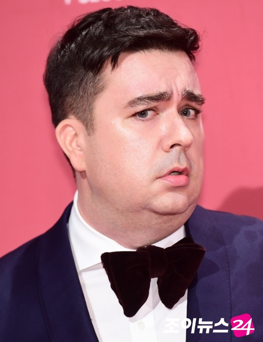 Thảm đỏ Seoul International Drama Awards 2018: Lee Bo Young bầu bì lấn ...